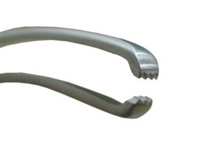 Teale Tenaculum 10″ Curved, 3×4 teeth, 5mm Wide – MedGyn